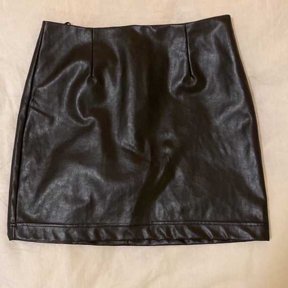 Aritzia | Skirts | Aritzia Vegan Leather Mini Skirt | Poshmark
